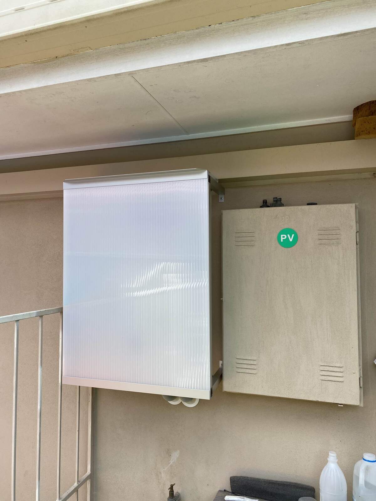 Solar Inverter Cover 86cm H x 70cm W x 26cm D (Solar White) - Simply Covers